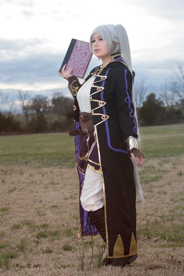 Female Robin Fire Emblem Cosplay