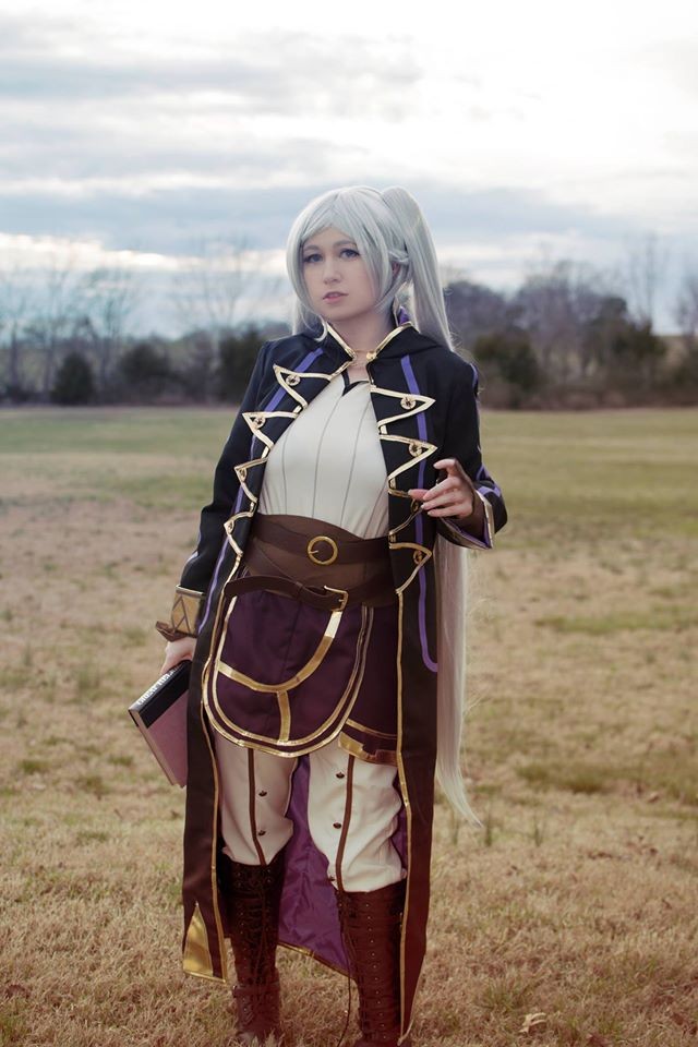 Female Robin Fire Emblem Cosplay